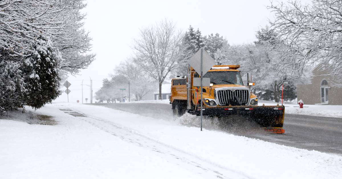 Snow on its way into northern Illinois today, likely to impact evening ...
