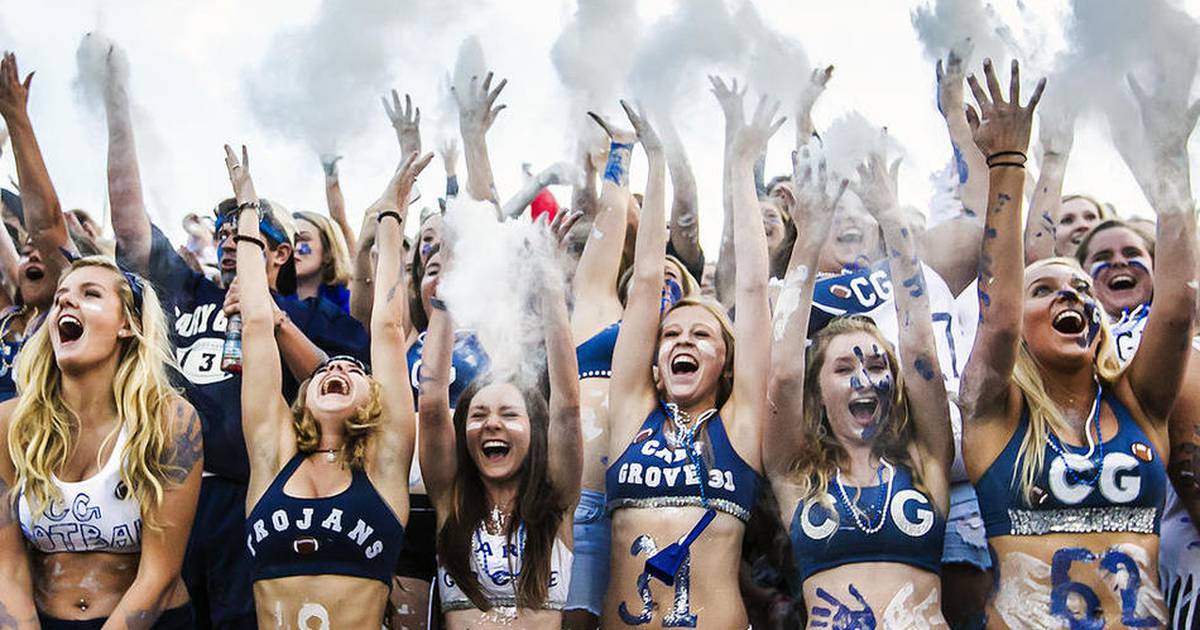 McHenry County fans turn out for first high school football games of ...