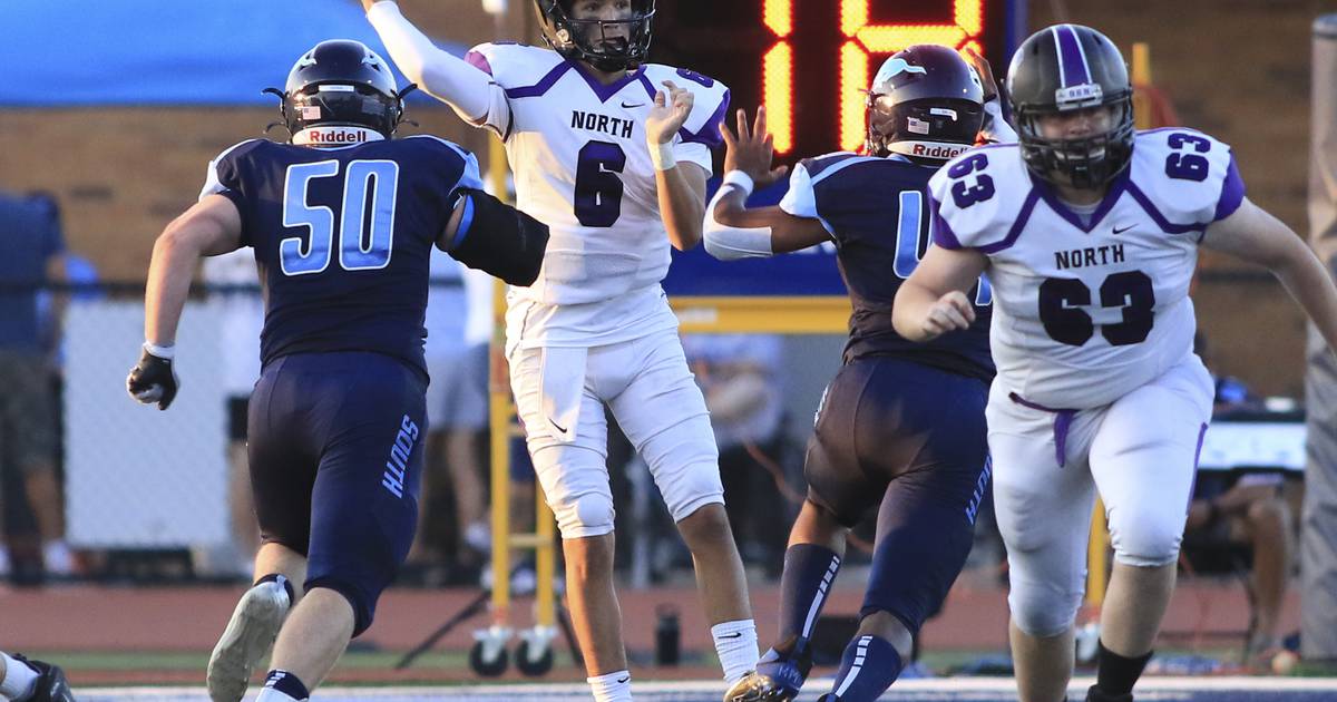 Photos: Downers Grove North vs. Downers Grove South Football – Shaw Local