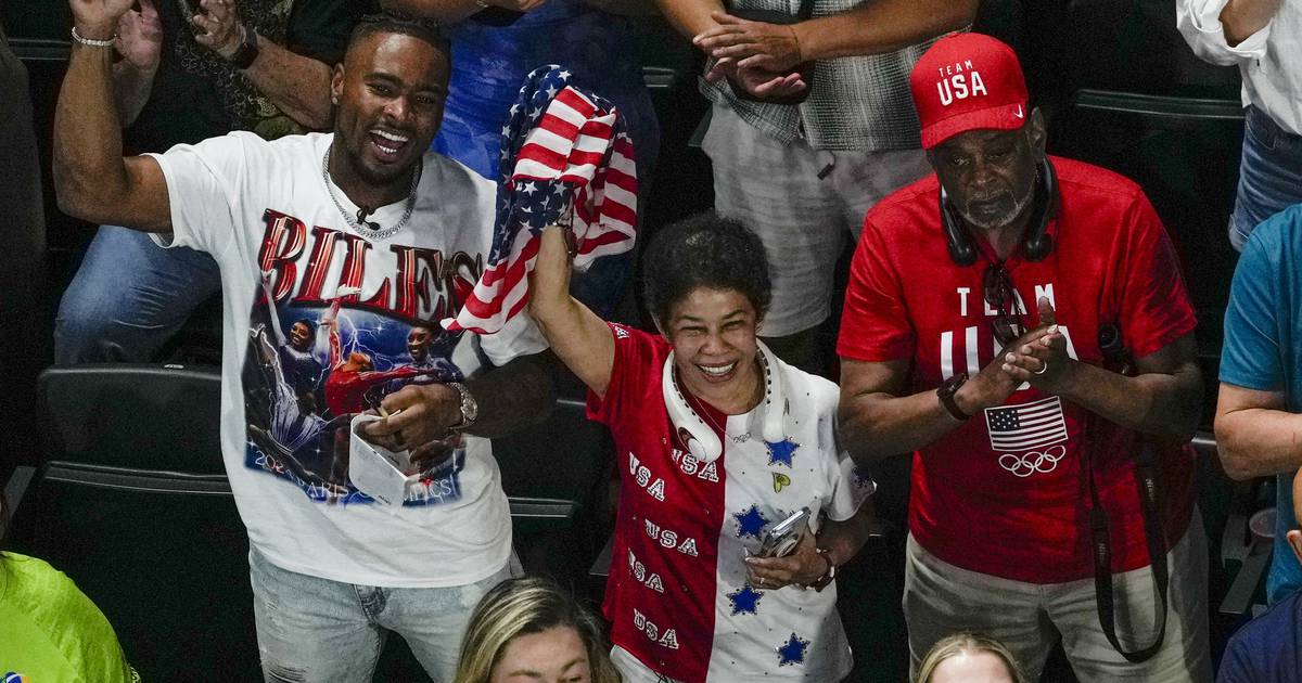 Chicago Bears safety Jonathan Owens returns to practice after watching ...