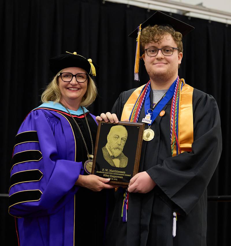 Fesperman awarded 2024 Matthiessen Award at IVCC – Shaw Local