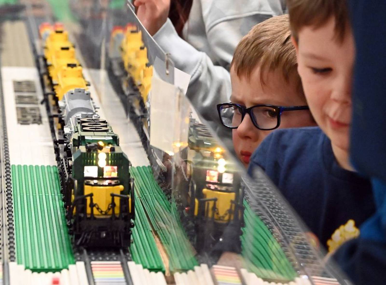 Lego train expo’s dazzling displays a hit with kids in East Dundee ...