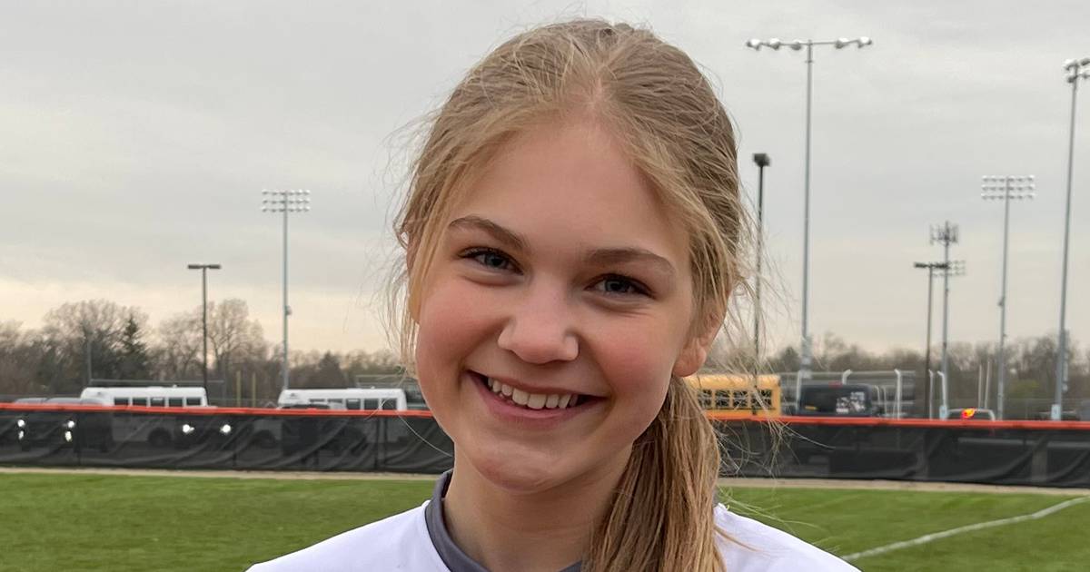 Softball: Presley Wright keeps bats quiet, pitches Wheaton Warrenville ...